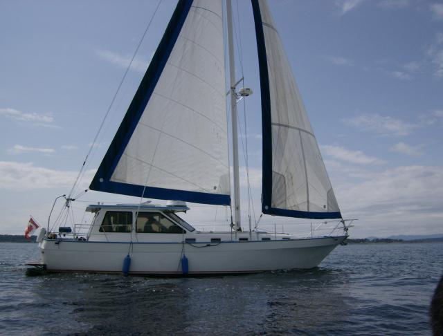 HunterOwners.com - Lancer 44 motorsailer sailing 2